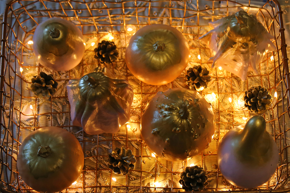 Déco festive avec des coloquintes pastel et doré {DIY} - Purple Jumble