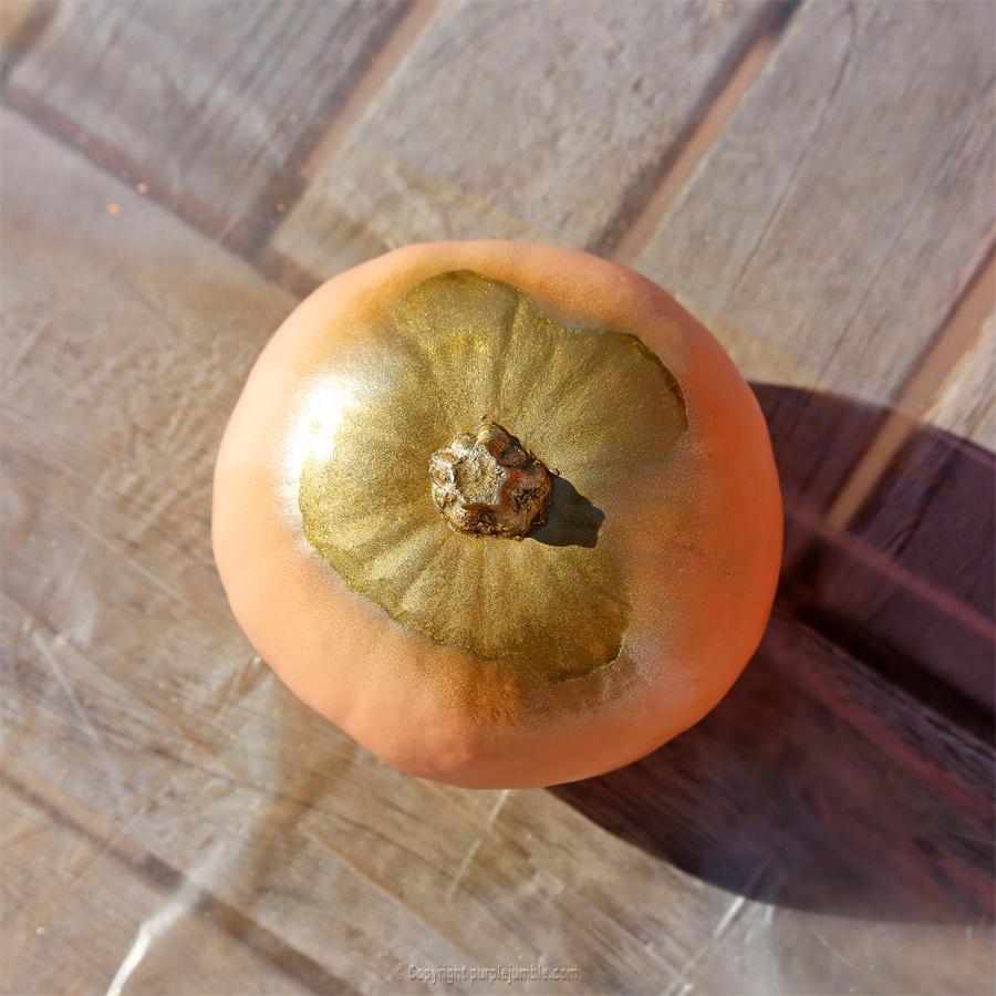 Déco festive avec des coloquintes pastel et doré {DIY} - Purple Jumble