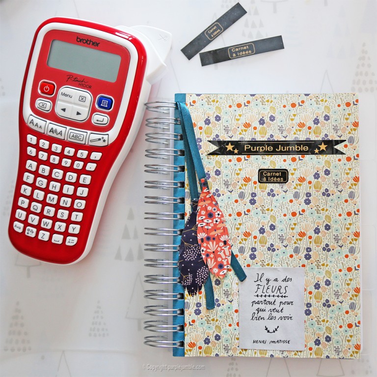 Customiser un carnet avec du papier et des étiquettes {DIY} - Purple Jumble