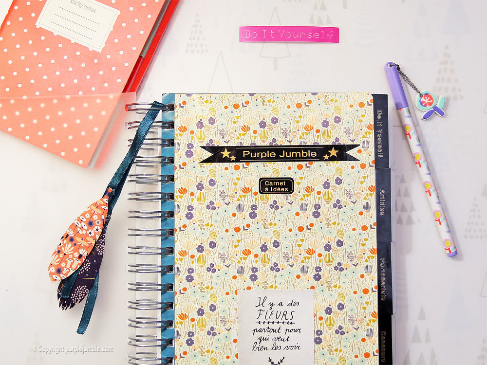Customiser un carnet avec du papier et des étiquettes {DIY} - Purple Jumble