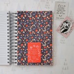 Customiser un carnet avec du papier et des étiquettes {DIY} - Purple Jumble