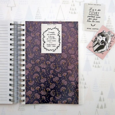 Customiser un carnet avec du papier et des étiquettes {DIY} - Purple Jumble