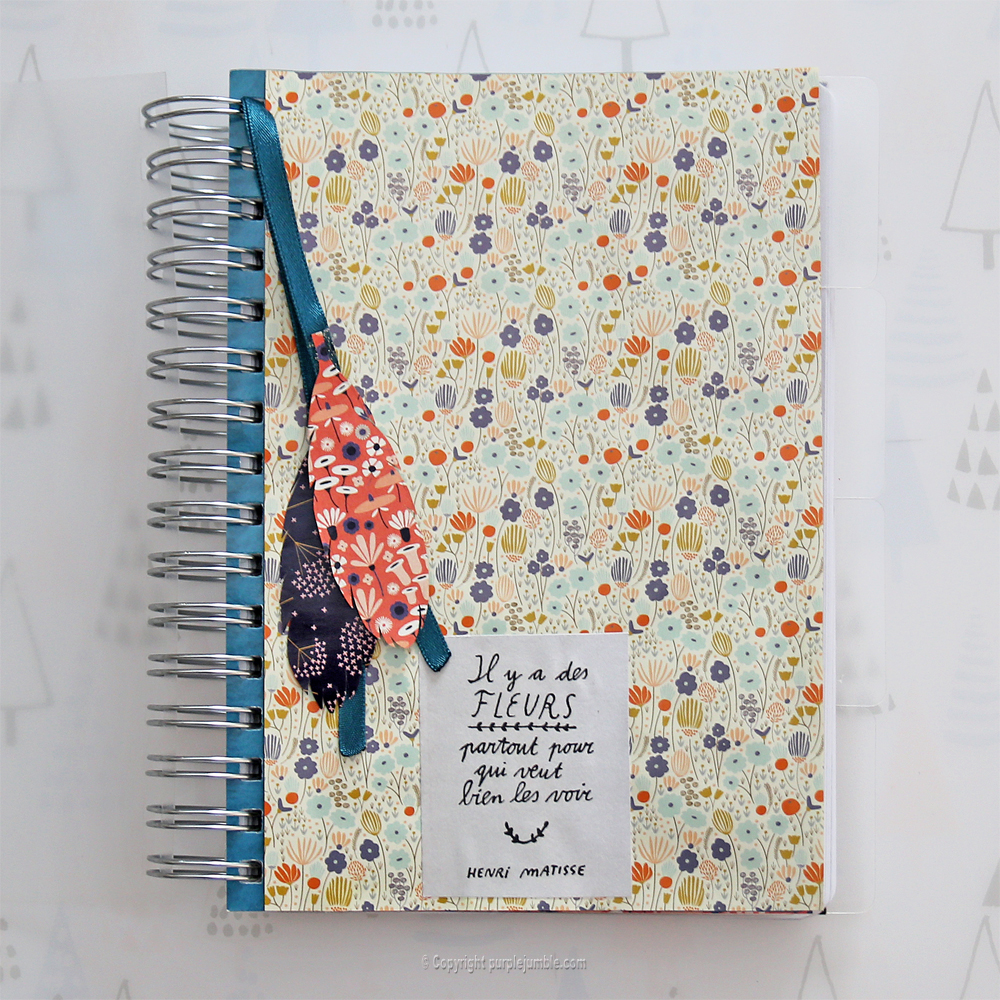 Customiser un carnet avec du papier et des étiquettes {DIY} - Purple Jumble