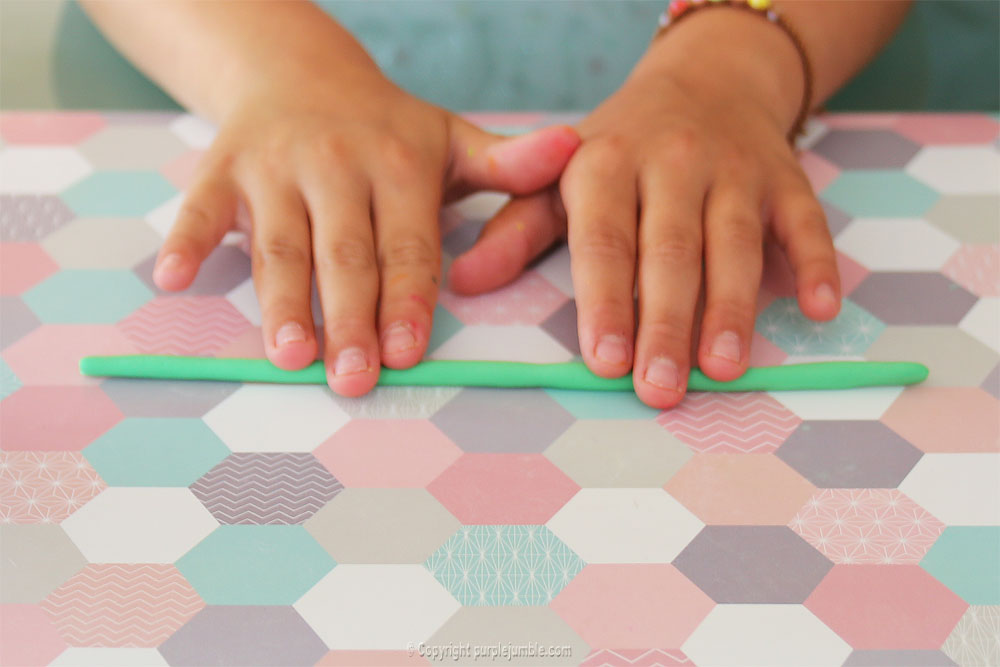 Un petit pot de plantes en pâte à modeler spécial kid {DIY} - Purple Jumble