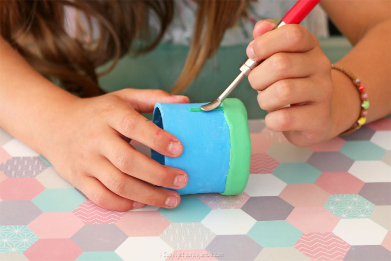 Un petit pot de plantes en pâte à modeler spécial kid {DIY} - Purple Jumble