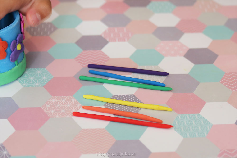 Un petit pot de plantes en pâte à modeler spécial kid {DIY} - Purple Jumble
